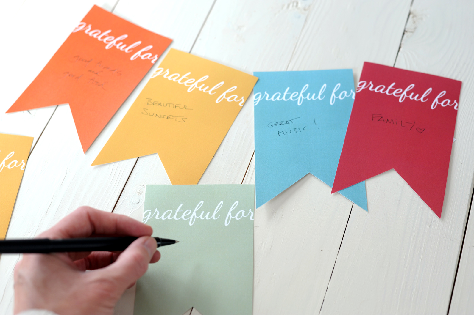 DIY Thanksgiving Pennant Flags