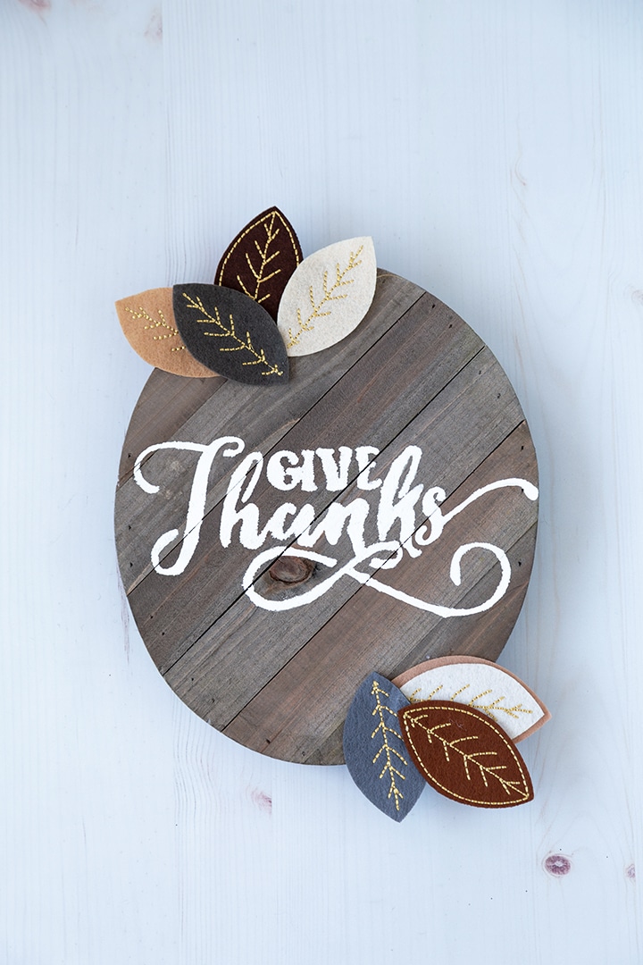 DIY Thanksgiving Signs - Alice and Lois