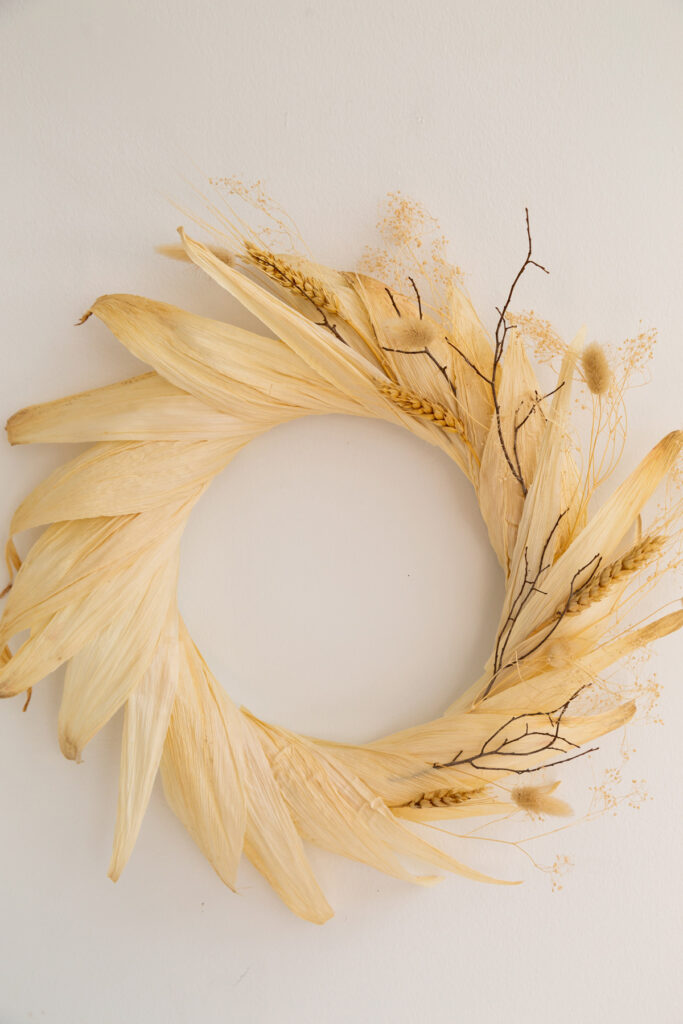 DIY Natural Corn Husk Wreath - Alice and Lois