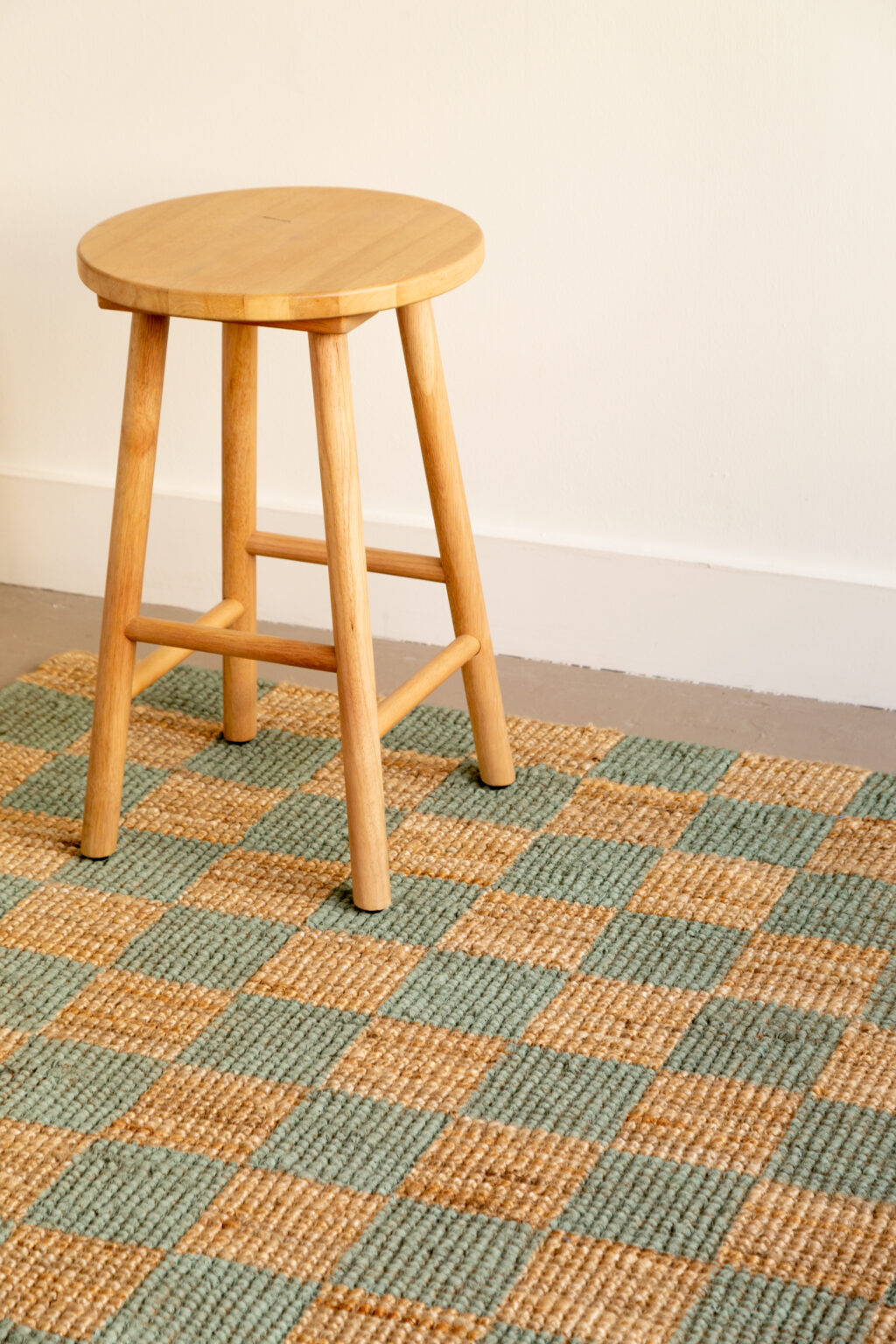 DIY Checkerboard Jute Rug - Alice and Lois